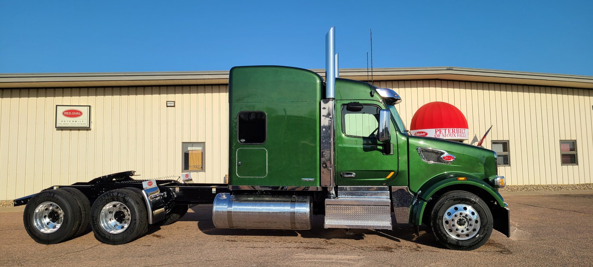 BEAUTIFUL NEW 567 JUST IN! - Peterbilt of Sioux Falls